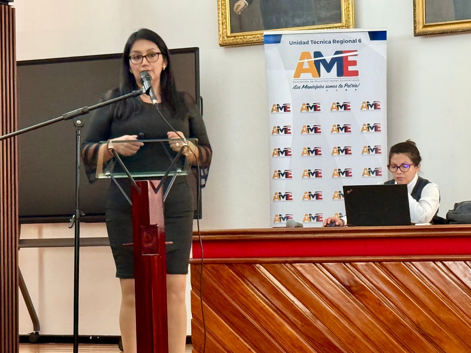 AME Y SERCOP FORTALECEN CAPACIDADES MUNICIPALES - AME