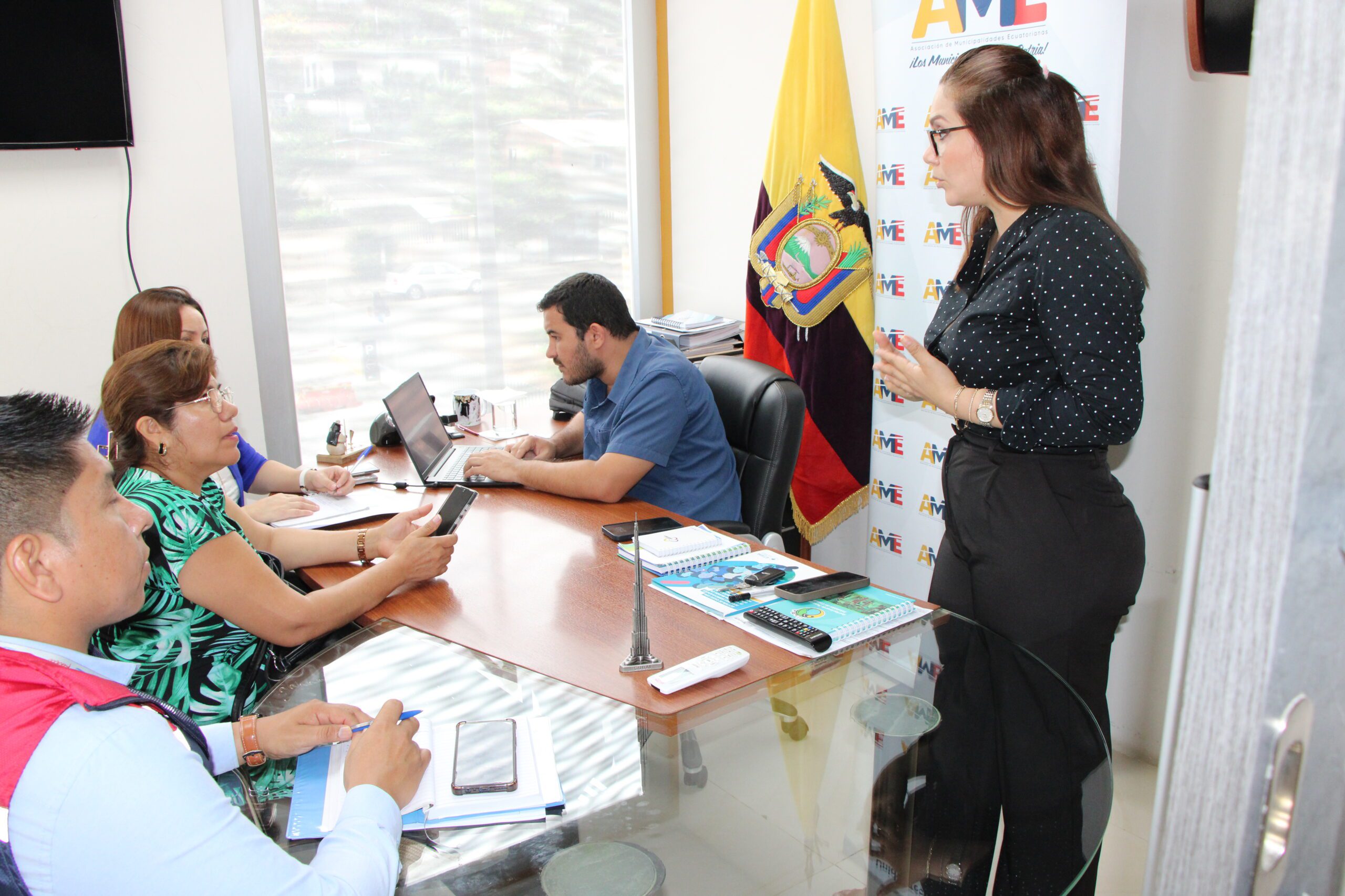 AME REGIONAL 4 BRINDA ASISTENCIA TÉCNICA A JARAMIJÓ - AME